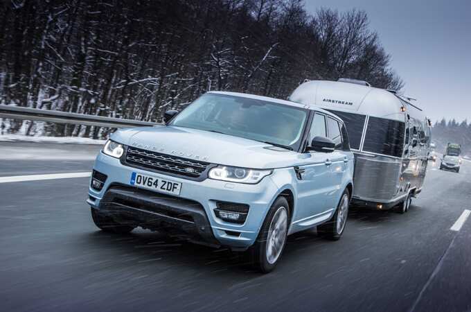 El Range Rover Sport 'Hybrid' remolca una caravana airstream durante 4. ...
